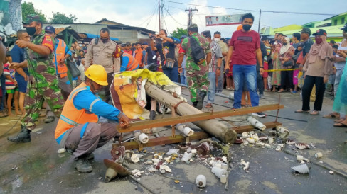 Hujan Badai, Pengendara Tewas Ditimpa Tiang Listrik di Deli Serdang