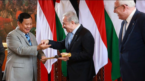 Dikunjungi Perdana Menteri Palestina, Prabowo Berikan Beasiswa untuk ...