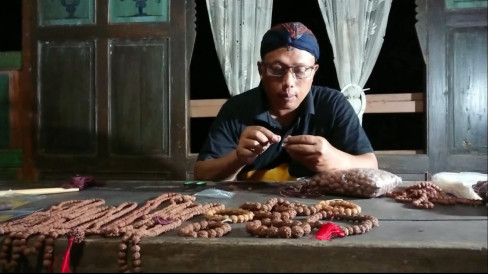 Ternyata, Biji Genitri tak Hanya untuk Tasbih, Tapi Miliki Banyak ...