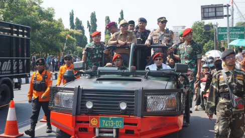 Kirab Merah Putih Meriahkan Rangkaian Muktamar Sufi Internasional 2023 ...
