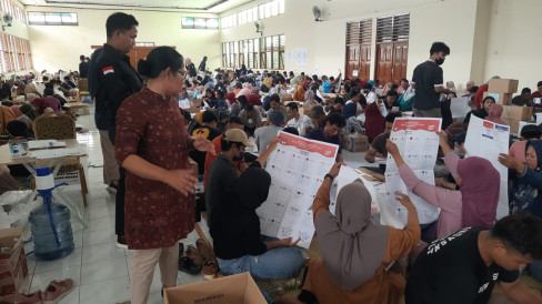 KPU Boyolali Mulai Lakukan Tahapan Sortir dan Pelipatan Surat Suara ...
