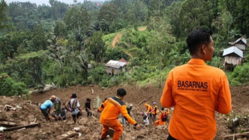 Update Bencana Longsor Tana Toraja: 77 Korban Selamat Berhasil ...