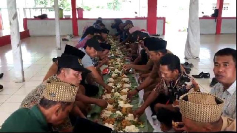 Tradisi Riungan Godong Pisang di Lampung Selatan dalam Menyambut dan ...