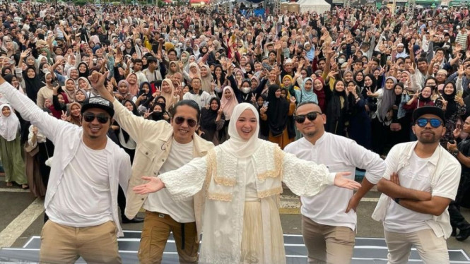 Lirik Lagu 'Hmm' Deen Assalam yang Dipopulerkan oleh Nissa Sabyan ...