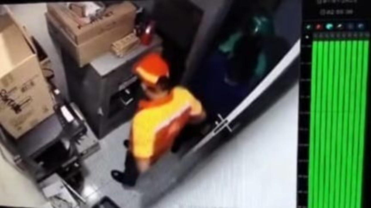 Rekaman CCTV Aksi Perampokan Bersenpi di SPBU Shell Bintaro Tersebar ...
