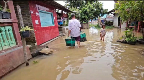 Sungai Silugonggo Meluap, Lima Desa di Kecamatan Juwana Pati Terendam ...