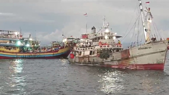 Viral Nelayan Juwana Pati Kepung Kapal Trawl Taiwan di Perairan Papua