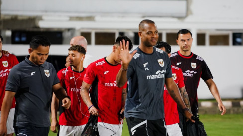 Patrick Kluivert Akhirnya Full Senyum! Satu per Satu Pemain Timnas ...