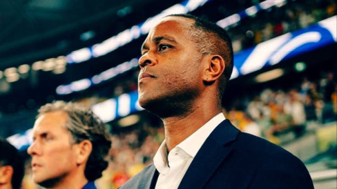 Top Bola: Media Vietnam Sudah Yakin, Patrick Kluivert Full Senyum ...
