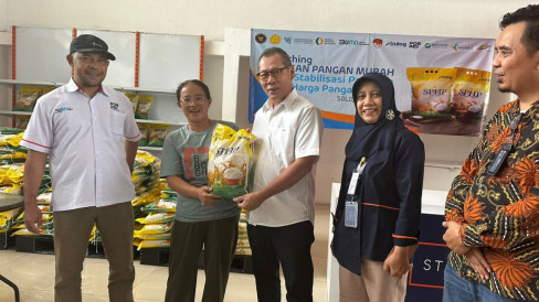 Dukung GPM, PosIND Salurkan 9 Ton Beras Murah di Solo