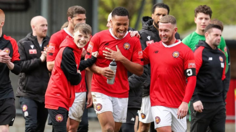 Masih Ingat Joseph Ferguson? Pemain Manchester Berdarah Batak yang ...