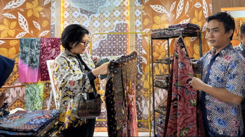 Hari Batik Nasional, Dari Warisan Leluhur Jadi Senjata Diplomasi ...