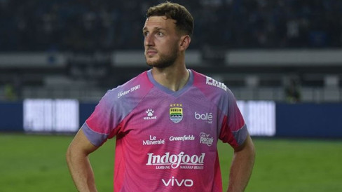 Adam Przybek Tiba-Tiba Resmi Dilarang Main Lawan Semen Padang, Kiper ...