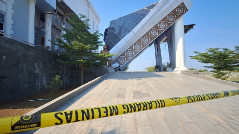 Atap Bangunan Teras KPT Brebes Ambruk, Diduga Akibat Kelalaian Pekerja ...