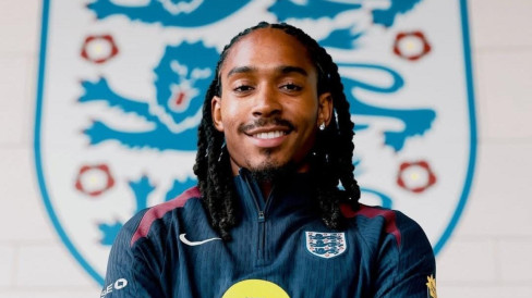 Mengenal Djed Spence, Bek Andalan Tottenham Hotspur yang Jadi Pemain ...