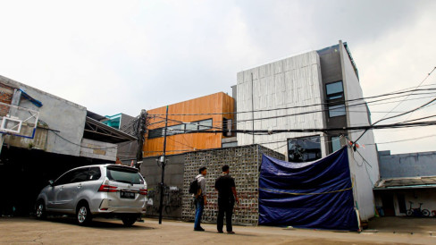 Terungkap! Ini Rincian Biaya Fantastis Rp250 Juta untuk Hancurkan Rumah Ahmad Sahroni yang ...