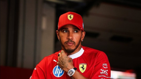 Lihat Lewis Hamilton Masih Kesulitan dengan Ferrari di F1 2025, Johnny ...