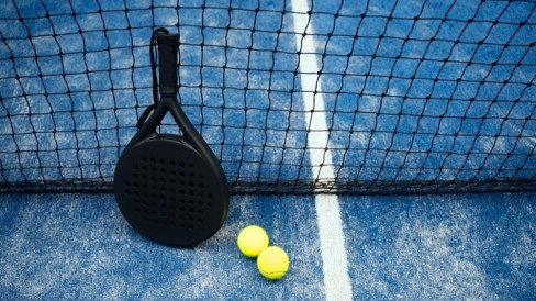 5 Rekomendasi Raket Padel Terbaik 2025, Pilihan untuk Pemula hingga Pro