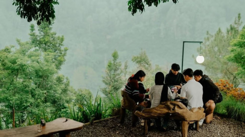 10 Tempat Ngopi Terbaik di Bandung dengan Pemandangan Alam yang Bikin ...