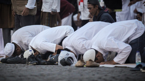 Gelar Salat Gaib, Peserta Reuni Akbar 212 Desak Status Bencana Nasional ...