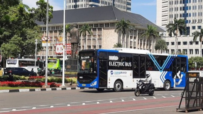 Hujan Deras Sebabkan Genangan, Sejumlah Rute TransJakarta Terlambat ...