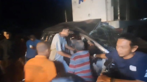Nahas! 8 Orang Tewas Kecelakaan Kereta Api Kontra Minibus di Tebing Tinggi