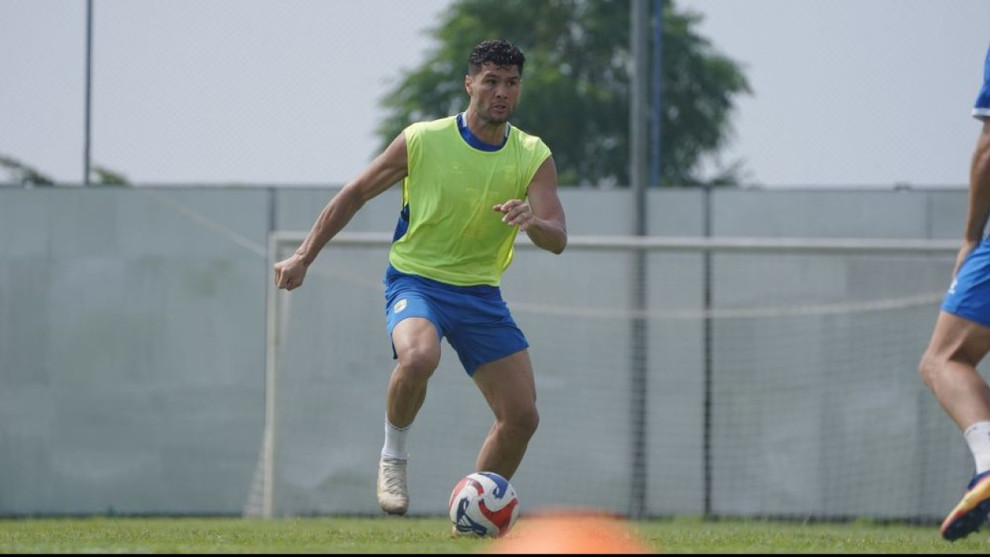 Dokter Tim Persib Paparkan Update Cedera Julio Cesar dan Marc Klok ...