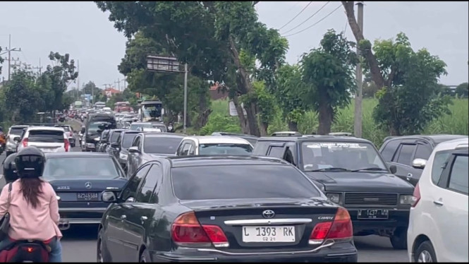 Arus Balik Lebaran 2026, Simpang Mengkreng Jombang Macet Parah hingga 4 Km