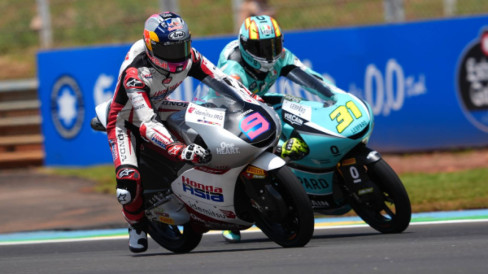 Belum Puas Raih Podium Pertamanya di Moto3, Veda Ega Pratama Bertekad ...