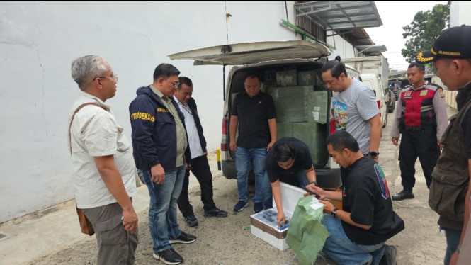 Bareskrim Polri Geledah Lima Gudang dan Ruko Barang Impor Ilegal di ...