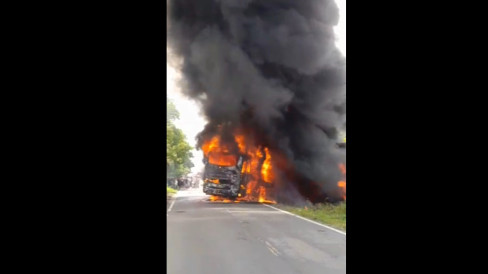 Kronologi Kecelakaan Maut Bus ALS vs Truk Tangki di Jalan Lintas ...