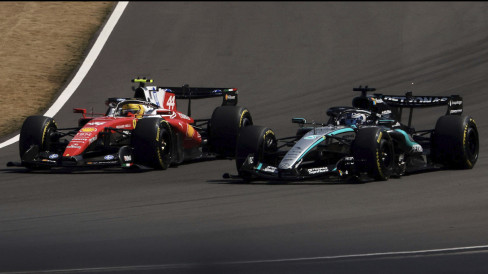 Kian Tertinggal dari Para Rival, Lewis Hamilton Curiga Ferrari ...
